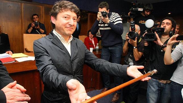 El PSOE e Ismael Álvarez culminan su «asalto» a la Alcaldía de Ponferrada