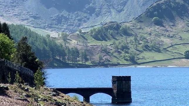 La sequía recupera los restos de un pueblo sumergido bajo el agua desde ...