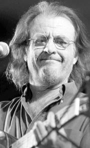 Luis Eduardo Aute vuelve esta noche a Madrid para rememorar sus éxitos