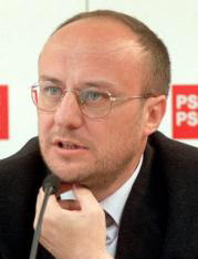 Rubio se ciñe al mensaje político y recaba avales para probar su fuerza