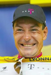 Zabel, nuevo líder del Tour en la tercera etapa que ha ganado McEwen