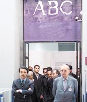 Aznar inauguró «Un siglo de cambios»: la historia de cien años y de su fiel espejo, ABC