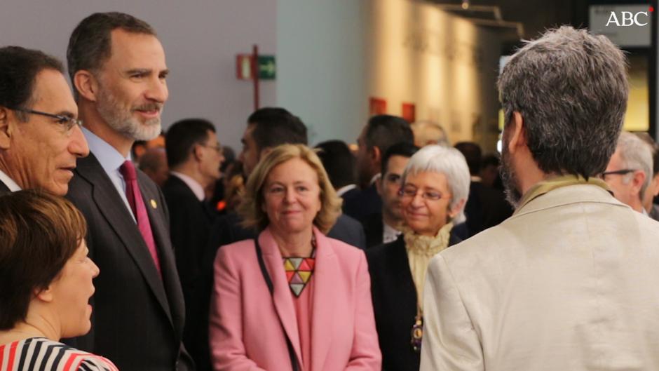 Los Reyes inauguran ARCO y visitan el estand de ABC