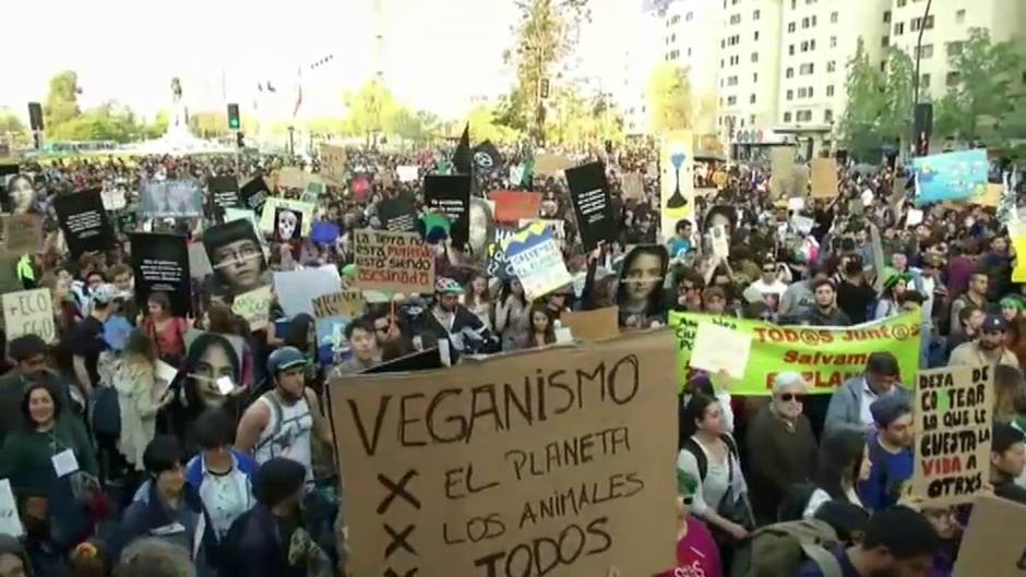 Miles de jóvenes lideran una protesta mundial contra el clima