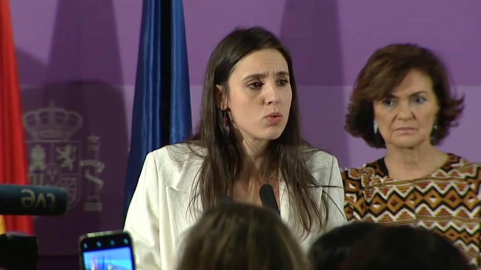 Irene Montero recibe el testigo de Carmen Calvo en Igualdad