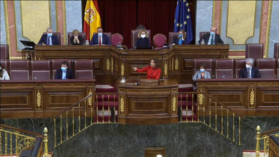 Montero acusa a Casado de tratarla con "superioridad intelectual" y le ...