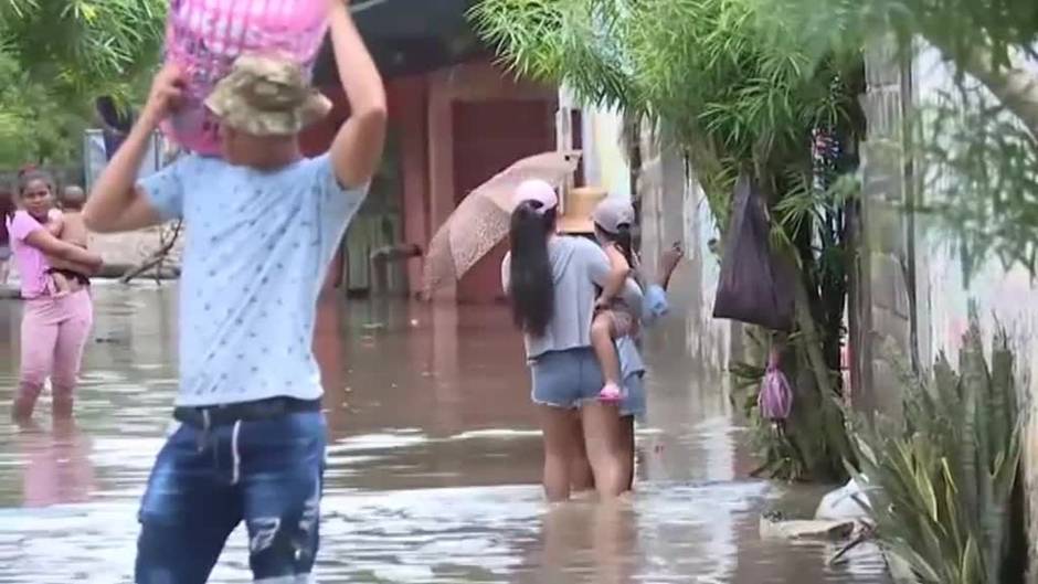 Más De 10 000 Personas Se Ven Afectadas Por Las Lluvias En Colombia