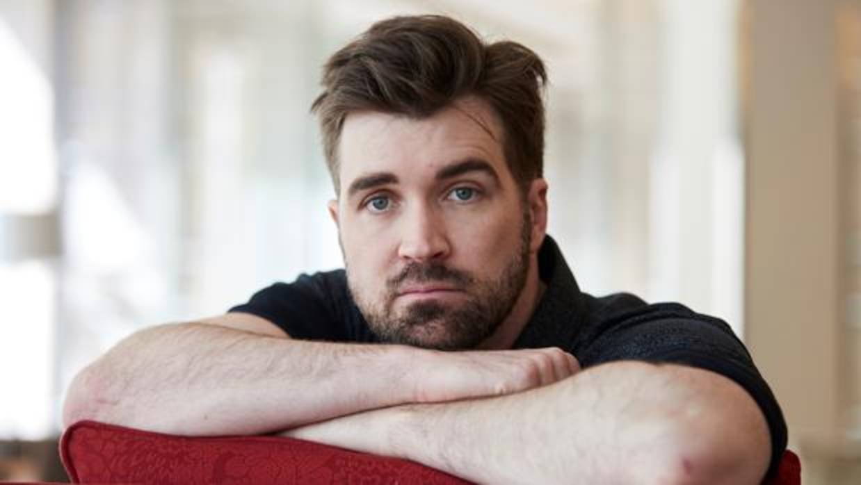 A. J. Finn: «Sufrir un trastorno mental puede ser como vivir en un ...