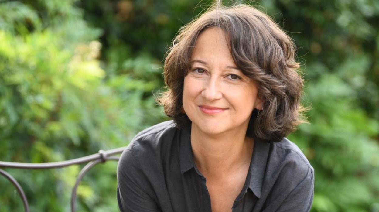 Muriel Barbery: «Tenemos que convivir con nuestros muertos»