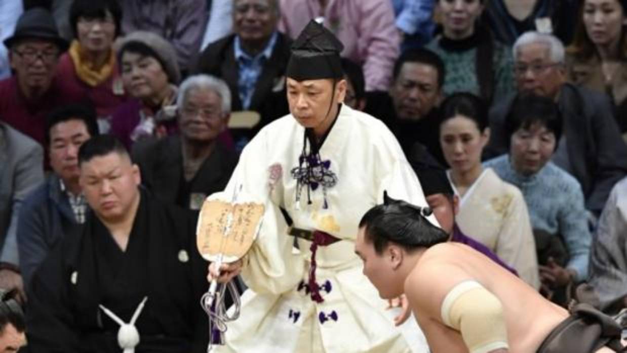 Inosuke Shikimori, el árbitro más prestigioso del sumo, se retirará por ...