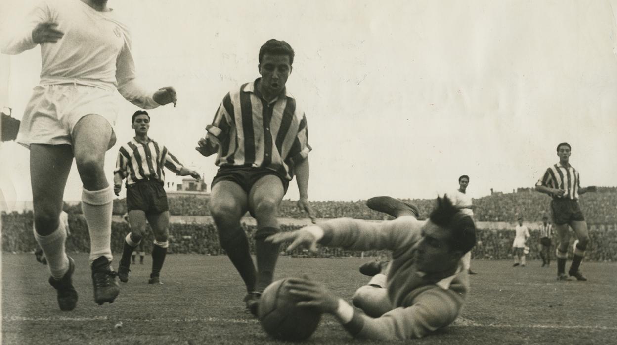 Muere Manuel Pazos, portero y leyenda del Atlético, del Elche y de la Liga