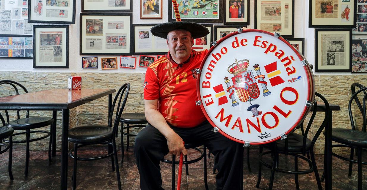 El drama de Manolo: «Tengo que vender mi bombo para comer»