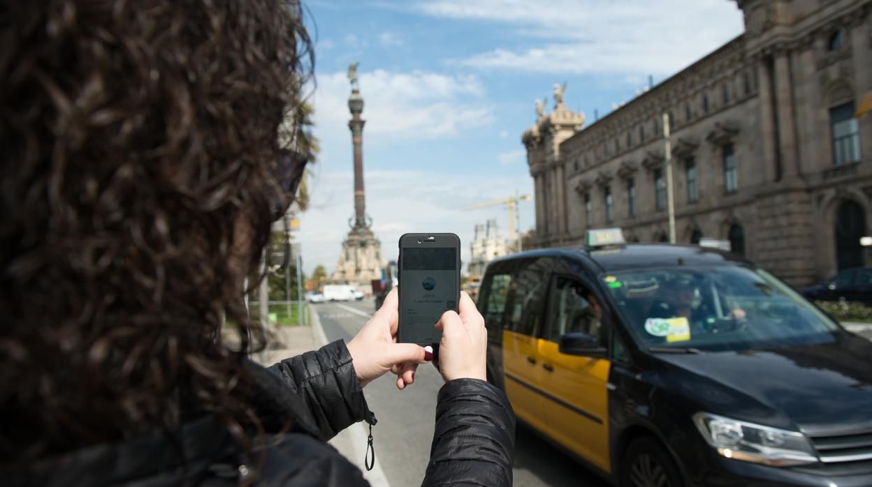Uber y Cabify ponen fin a sus operaciones en Barcelona