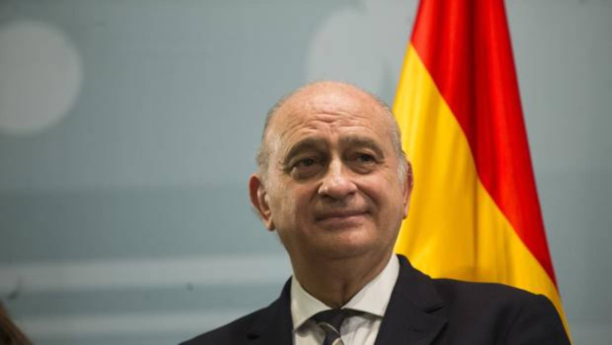 La Comisión de Fernández Díaz se mantendrá abierta otro mes