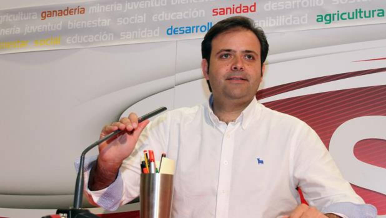 Tino Rodríguez pone su cargo de viceportavoz en las Cortes a ...