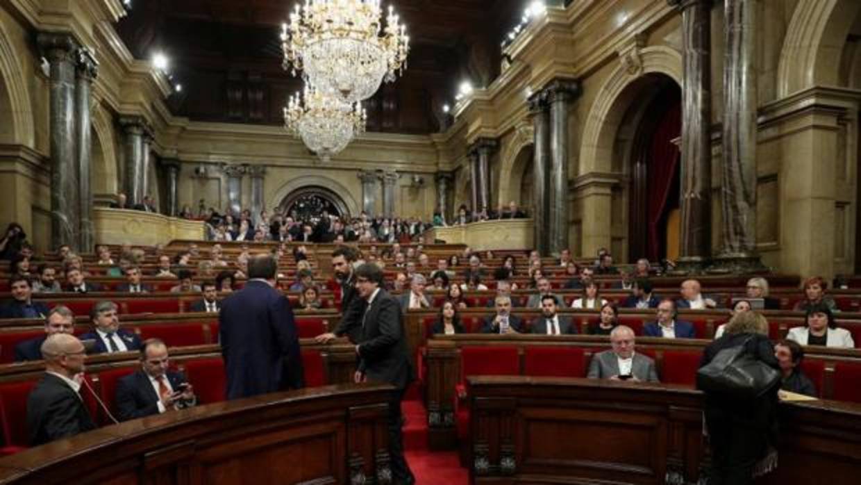 El Parlamento de Cataluña aprueba una independencia golpista y sin ...