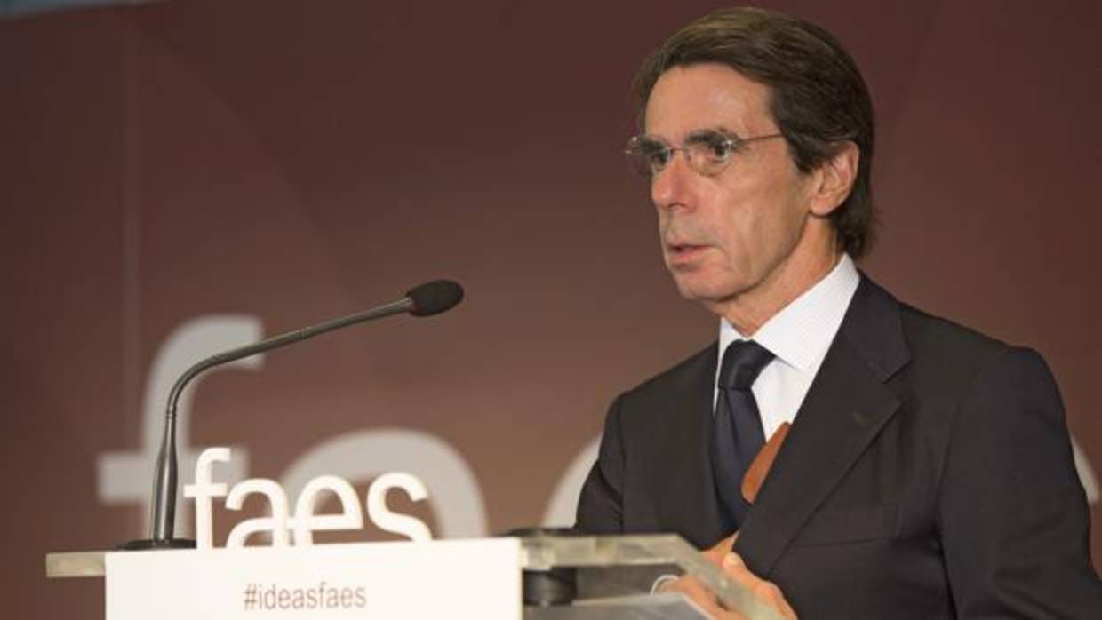 Aznar recuerda a Rajoy que ocho años de mandato son «suficientes»