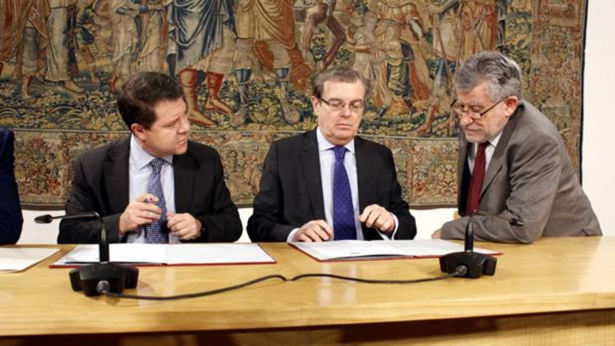 Hernando pregunta al rector si hay agujeros en la UCLM y le pide que no ...