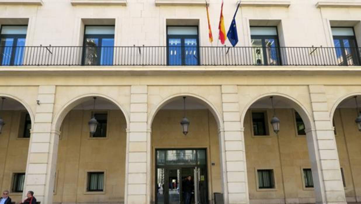 Condenan A 22 Años De Cárcel A Un Profesor Por Inducir A La