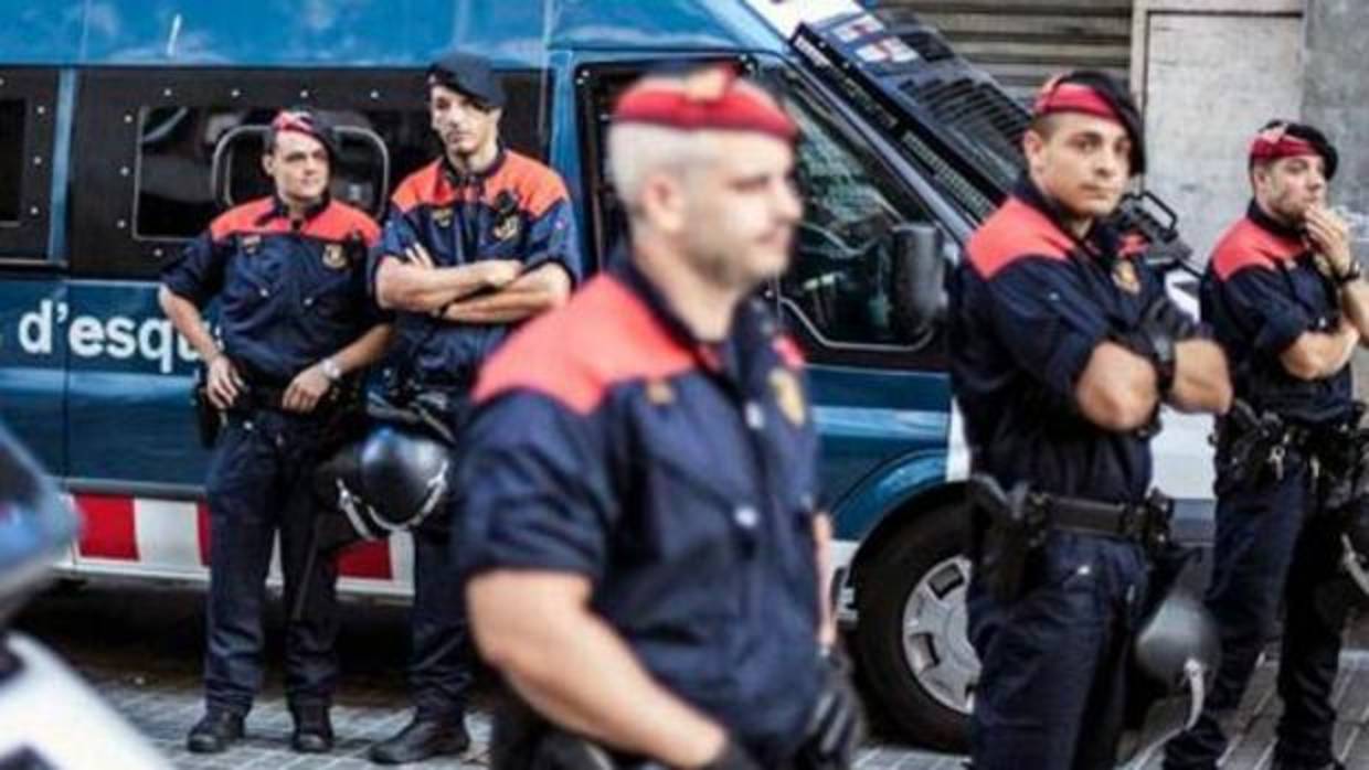 Interior interviene el «Consejo de los Mossos» con cuatro nombramientos ...