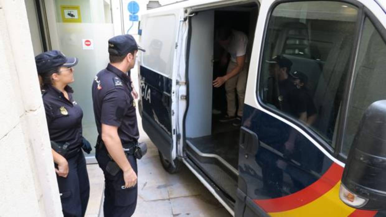 Cae un clan familiar que estafó más de 60.000 euros suplantando la ...