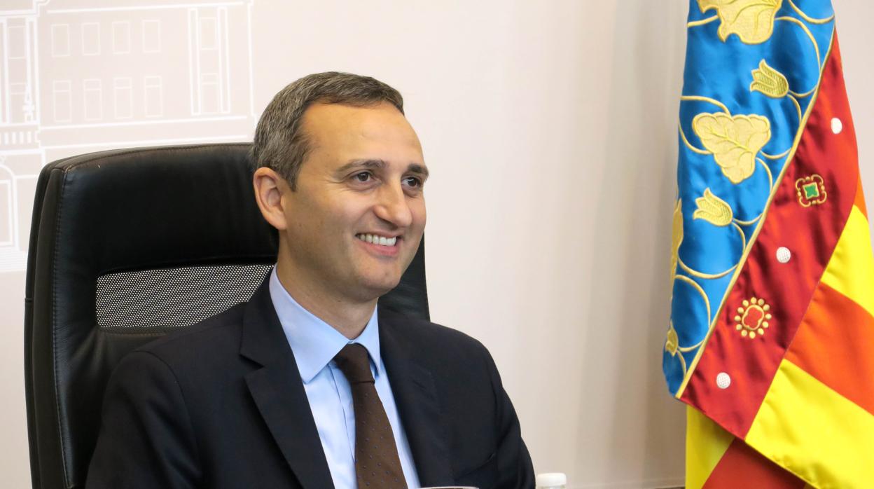 César Sánchez se «juega la vida» por última vez para cruzar la N-332 en ...