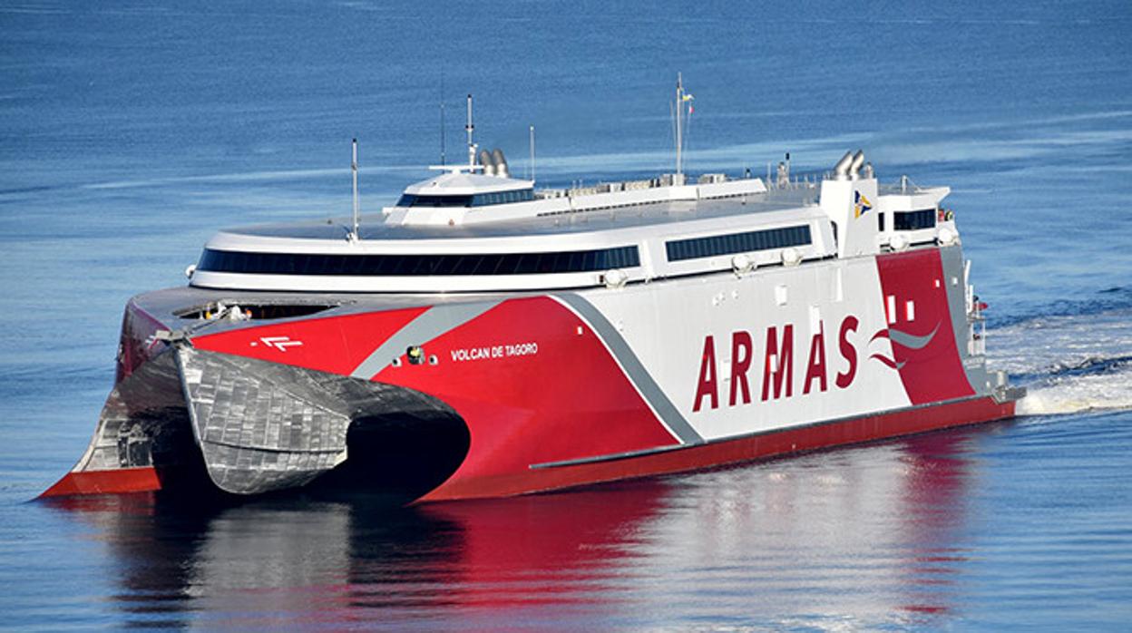 El último catamarán de la Naviera Armas, premiado como el fast ferry ...