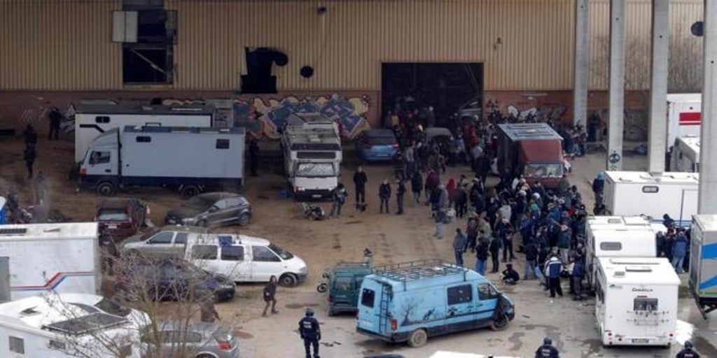 Los Mossos desalojan la «rave» de Llinars tras 40 horas de fiesta sin ...