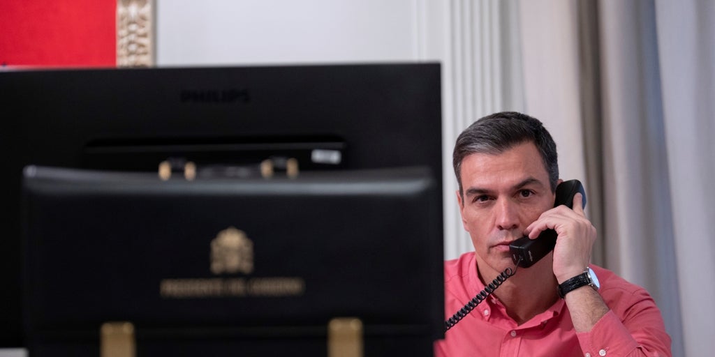 El álbum de Sánchez para el culto a su personalidad