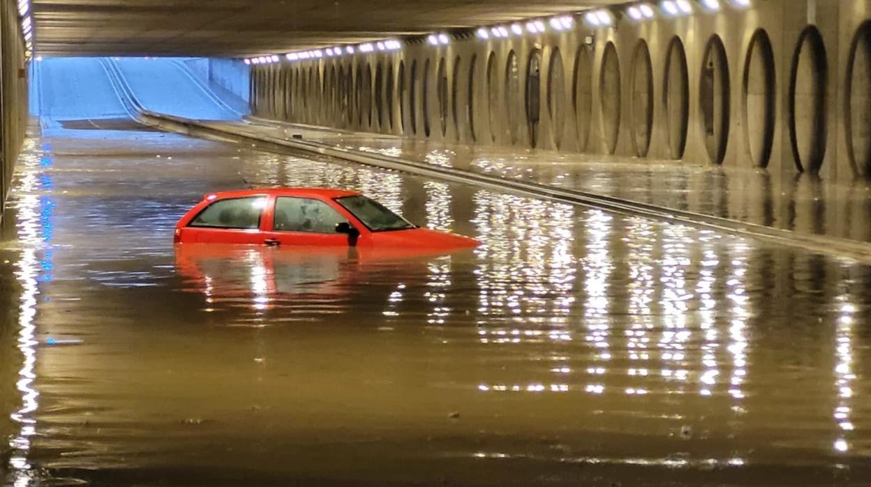 Diluvio histórico en Valencia: una tormenta estática pulveriza el ...