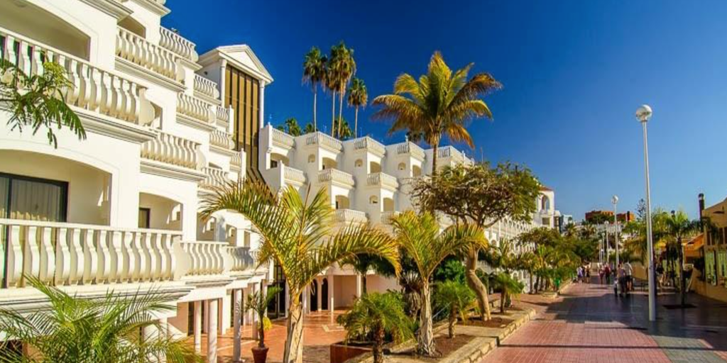 'Se vende hotel': 46 edificios en Canarias buscan nuevo dueño