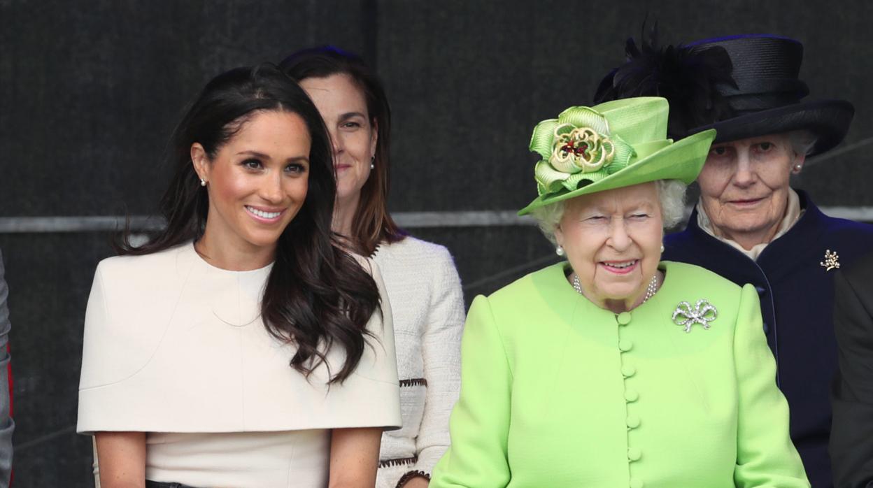 Los gestos que revelan la complicidad entre la Reina Isabel II y Meghan ...