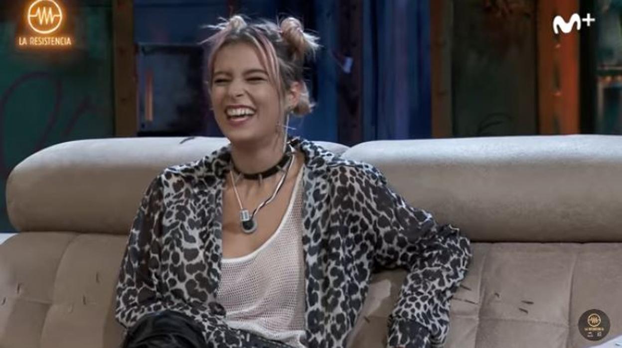 Dora Postigo, sobre las polémicas de su tío, Miguel Bosé: «Está a saco»