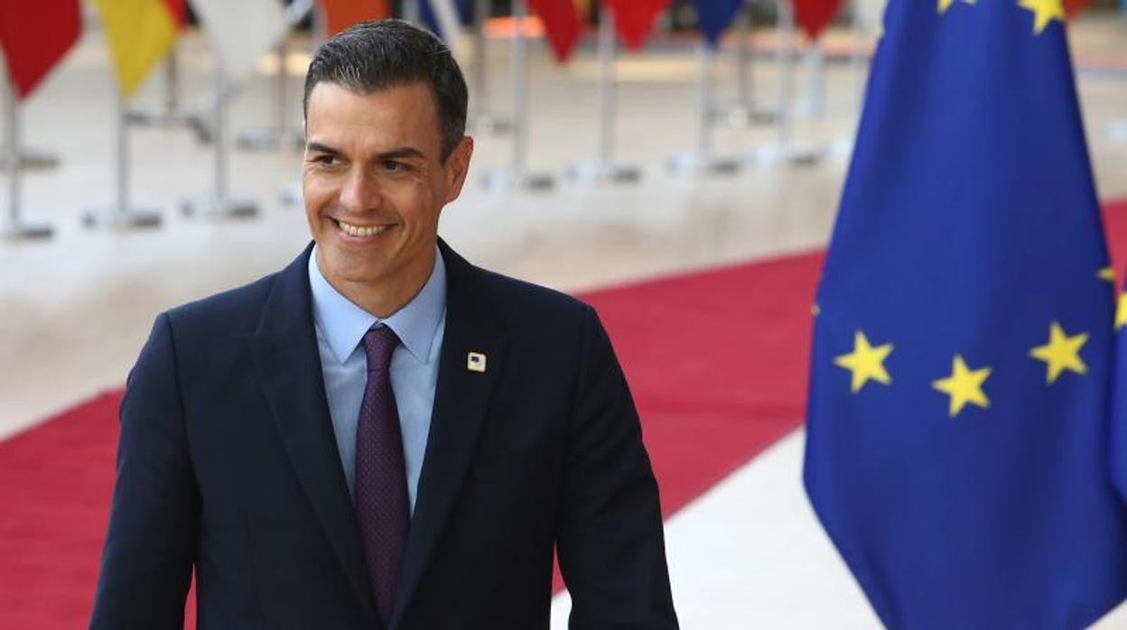 Lola Sampedro: Al Superman Pedro Sánchez le falta salpimentar