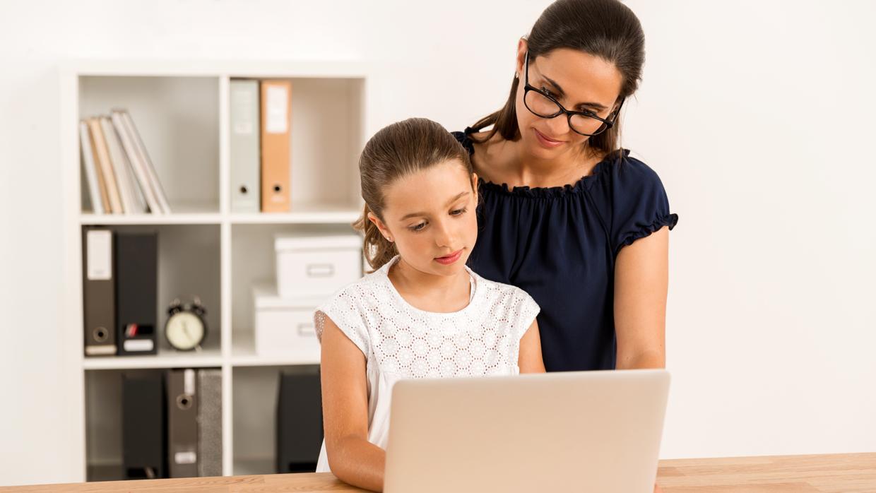 Los padres que imponen menos restricciones en internet potencian las ...