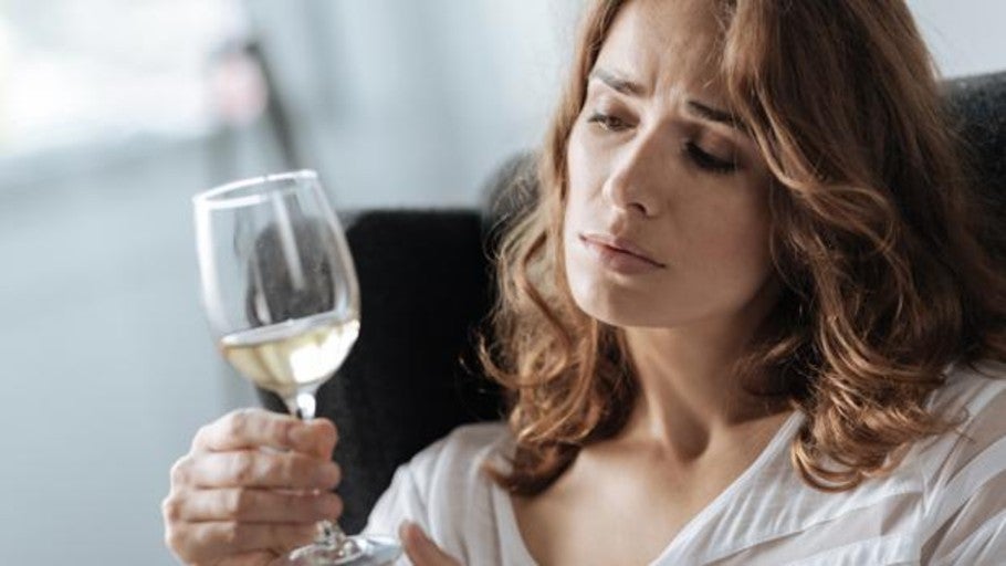 ¿Pasa algo si bebo alcohol un día y estoy amamantando a mi bebé?