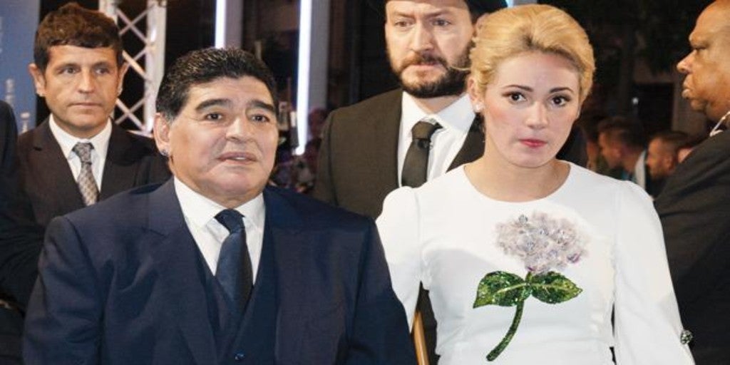 Acusan a Rocío Oliva, novia de Diego Maradona, de matarle y de serle infiel con su abogado ...