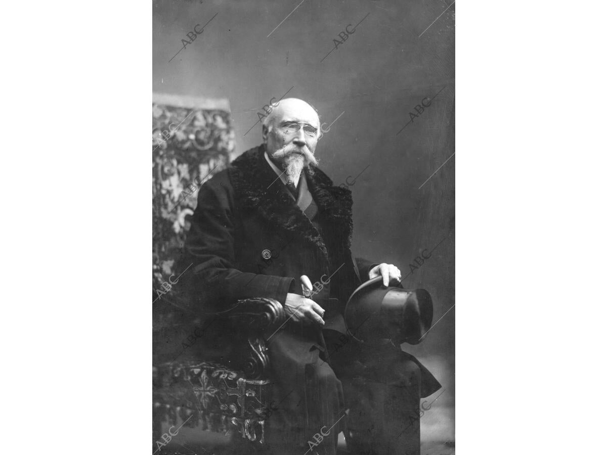 El escritor Jose Echegaray en un retrato Fechado hacia 1900 - Archivo ABC