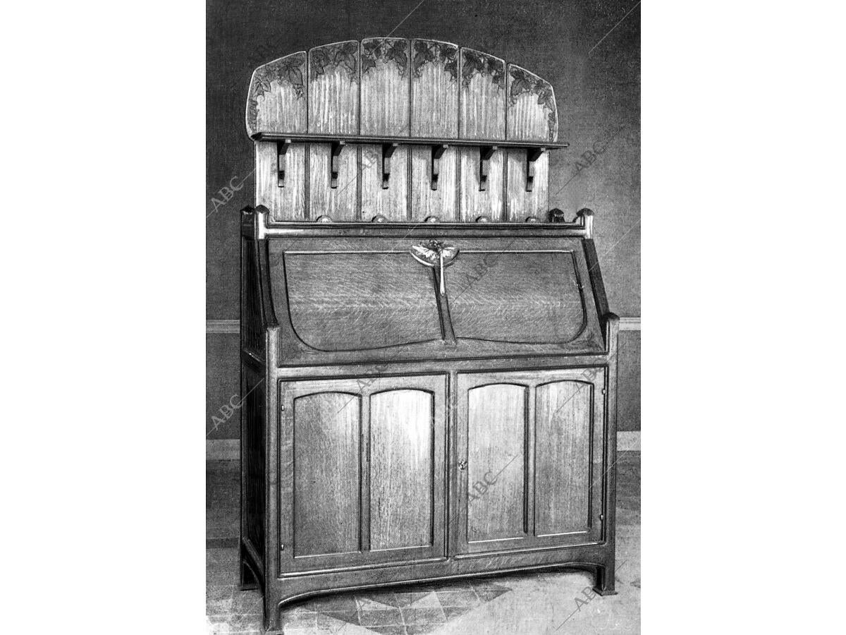 "mujer y Casa" - armario trinchero para Comedor - Archivo ABC