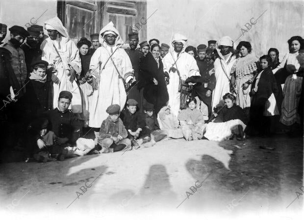 Los cuatro Rifeños Guías del Batallón, al cual Vienen Agregados ...