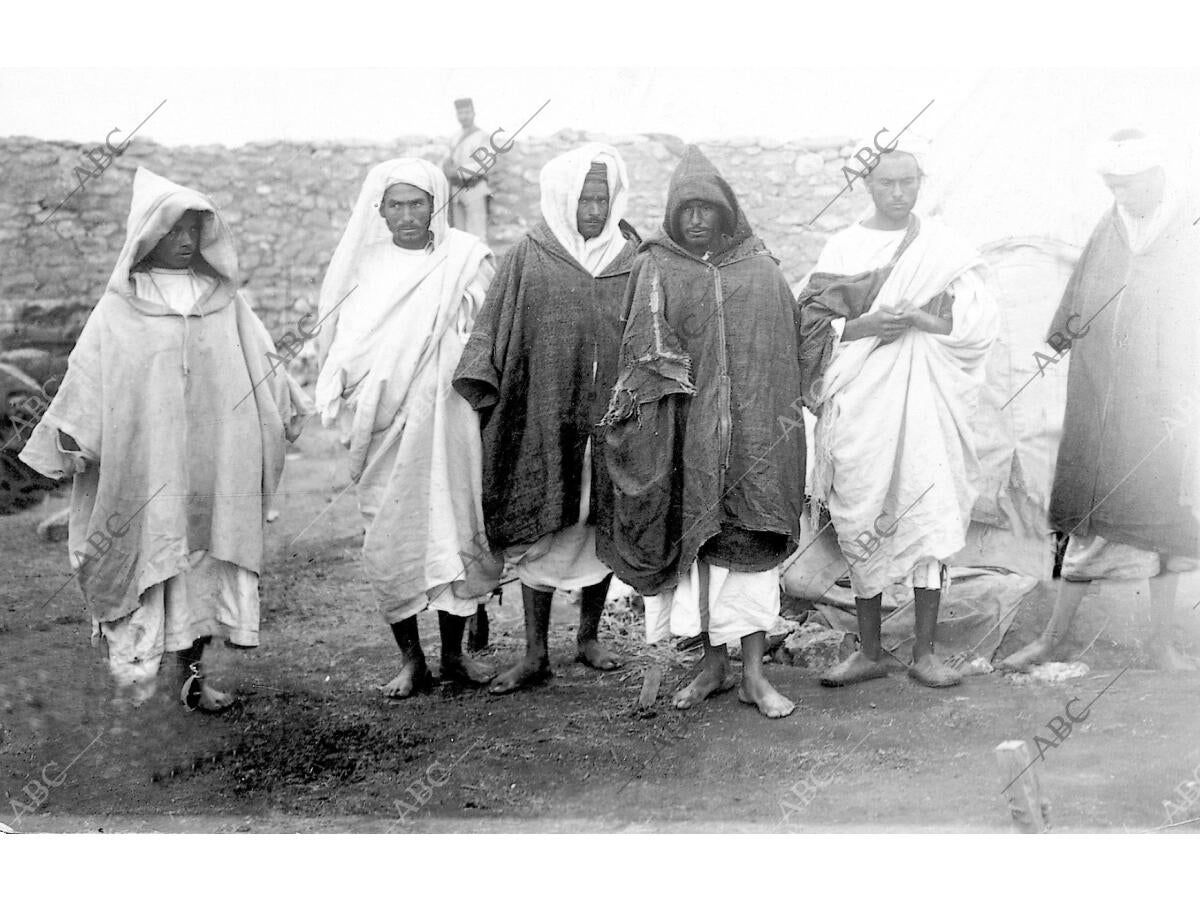 Algunos de los Rifeños Hechos Prisioneros por nuestras Tropas durante ...