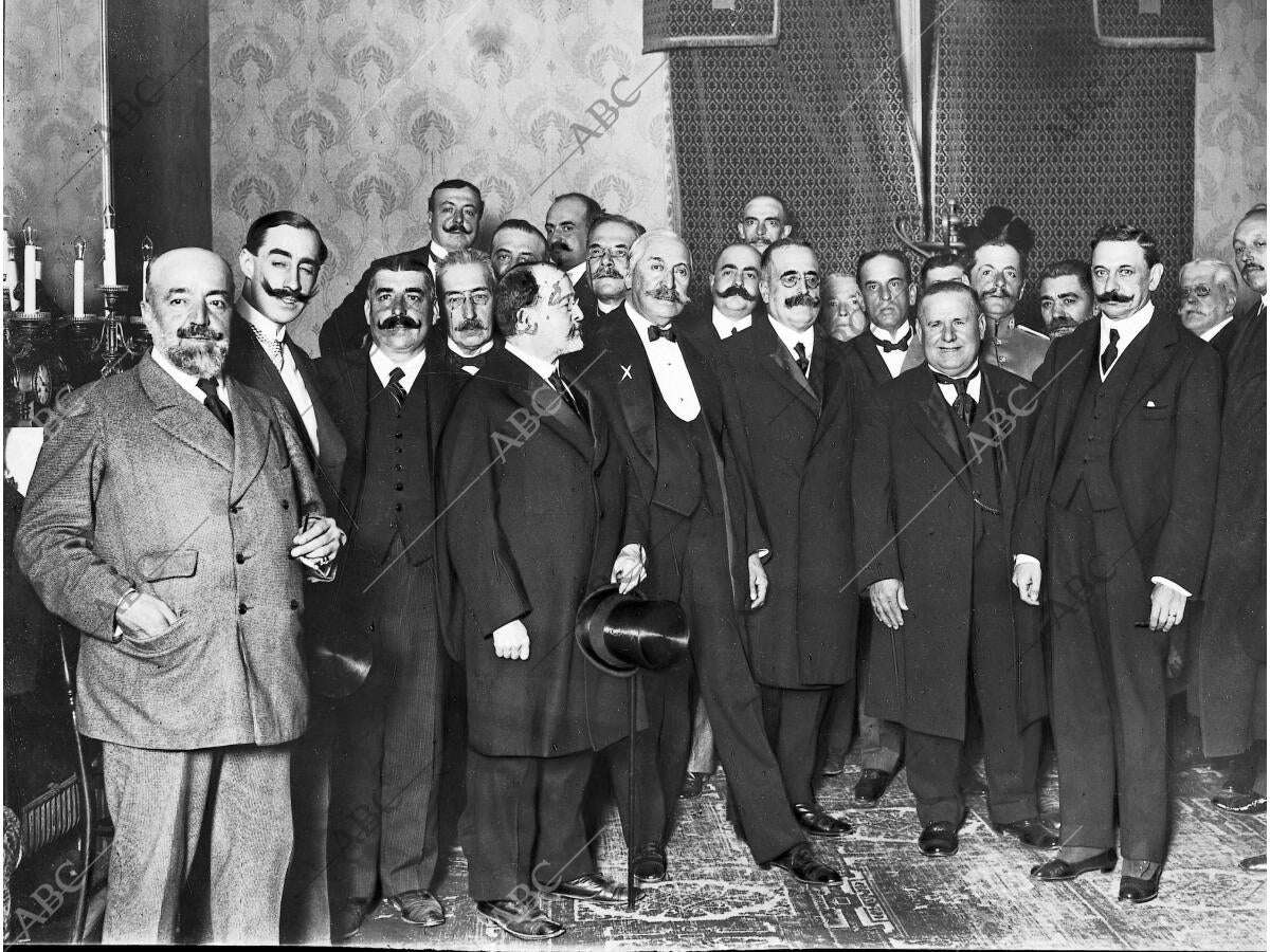 Conferencia del general Rafael Reyes (X) ex presidente de la república ...