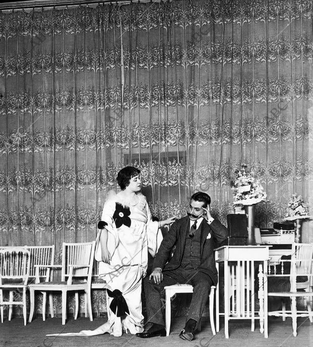 Matilde Moreno y pepe Calle, en una escena de la comedia en tres Actos ...
