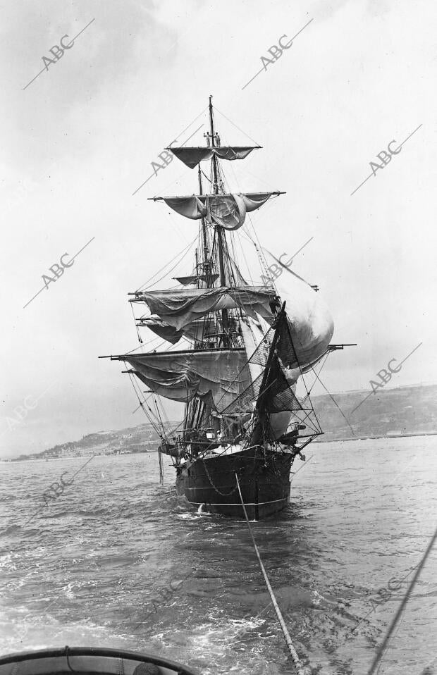 La corbeta Española "Nautilus", escuela de Aprendices Marineros, al ...