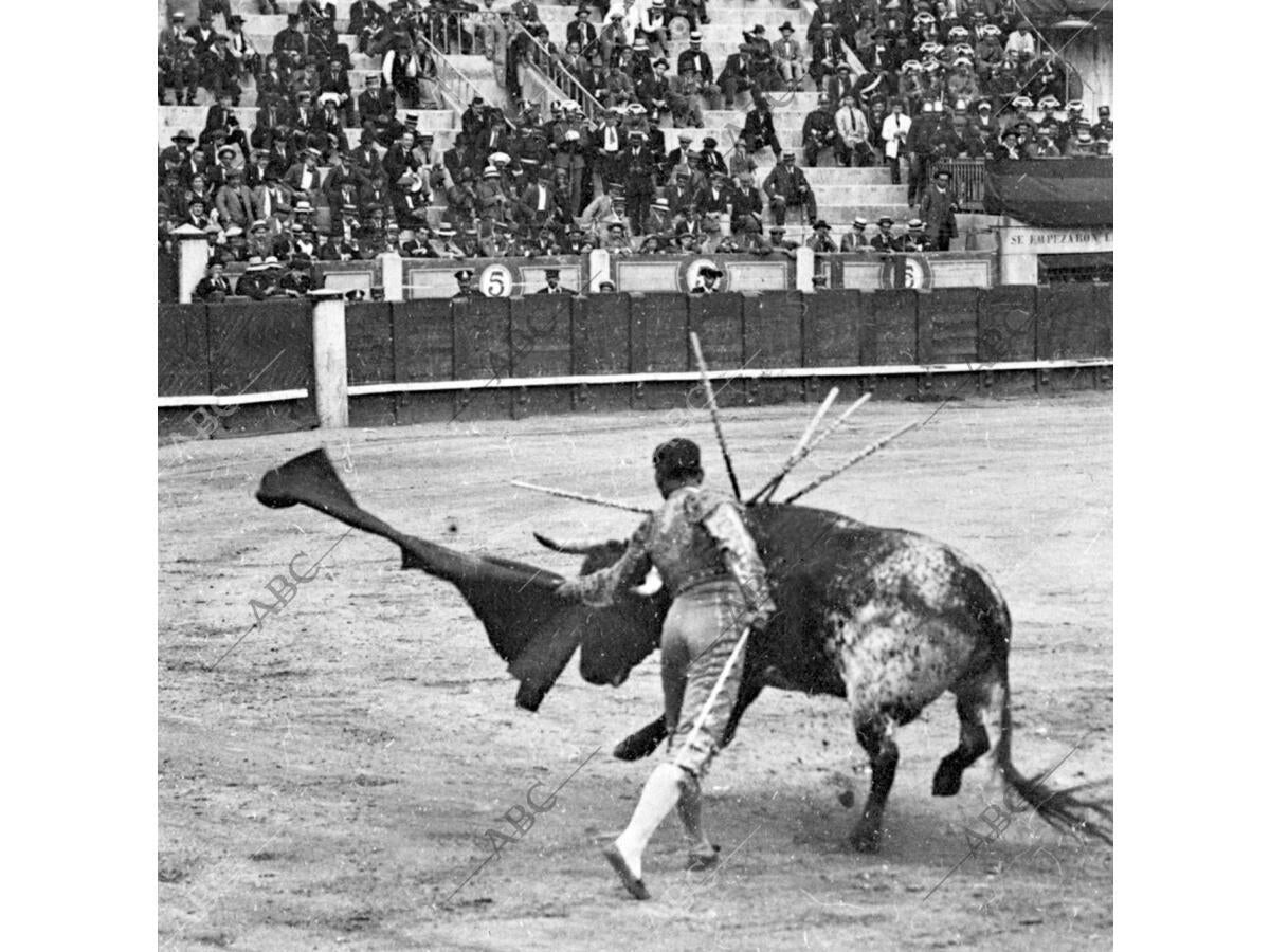 Gaona en una faena de muleta - Archivo ABC