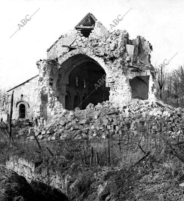 Ruinas de la iglesia de Tracy-Le-Val, en el norte de Francia - Archivo ABC