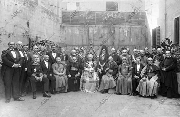 La Infanta Doña Isabel en Barcelona con los concurrentes al banquete ...