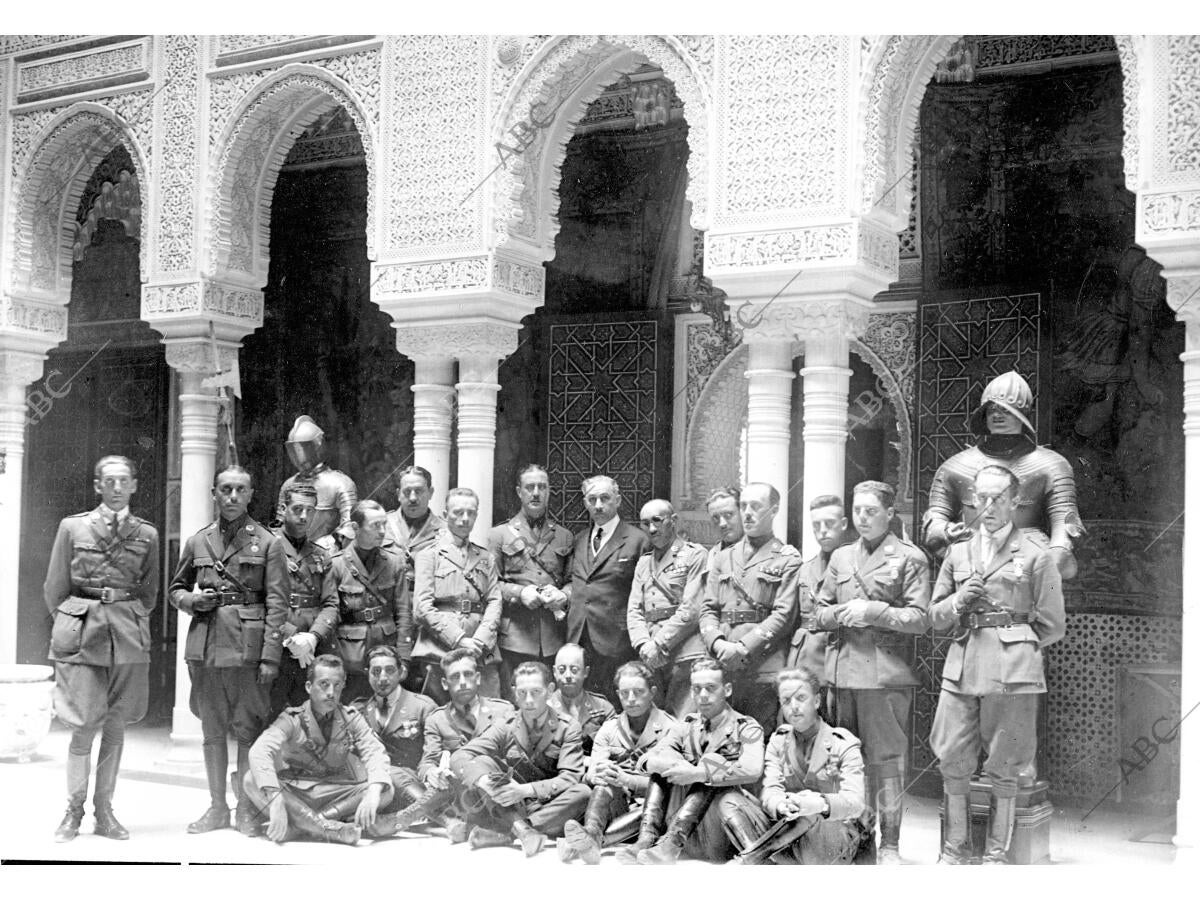 El duque del Infantado (X) Rodeado de los Jefes y Oficiales de ...