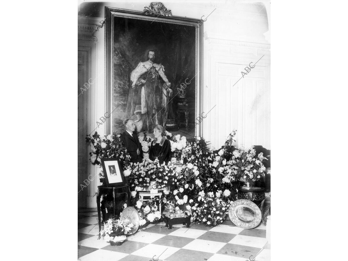 En la Embajador, Sir e Howard, y su Esposa, Ladi Isabel Howard, en la ...