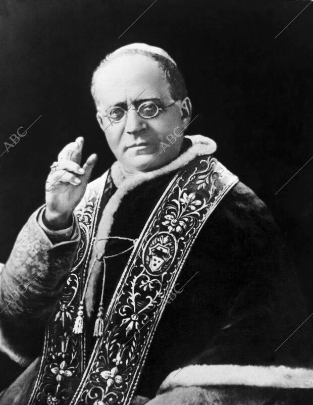 Su Santidad, pío Xi, Impartiendo la bendición - Archivo ABC